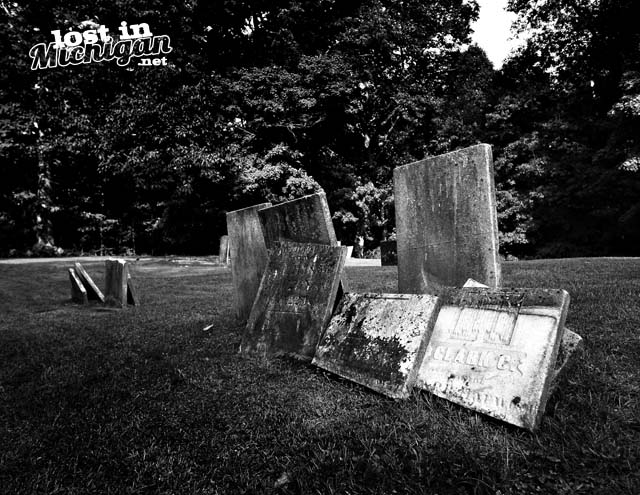The Spirits of Quaker Cemetery - Lost In Michigan