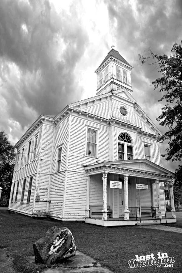 A Small Town Lodge - Lost In Michigan