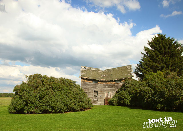The House with a Broken Back - Lost In Michigan