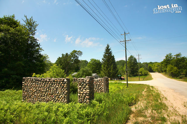 The Stone Walls - Lost In Michigan