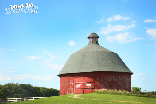 Big Red Round Barn - Lost In Michigan